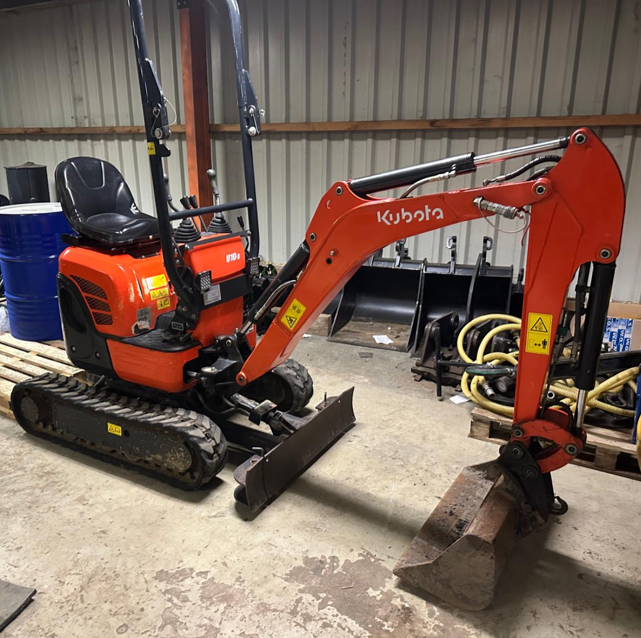 Mini kraan te huur met machinist - Mink Keramiek